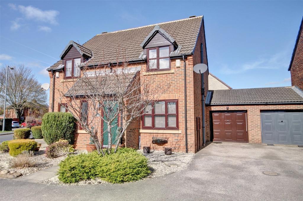 Mackintosh Court, Gilesgate, Durham, DH1 2 bed semi-detached house - £ ...