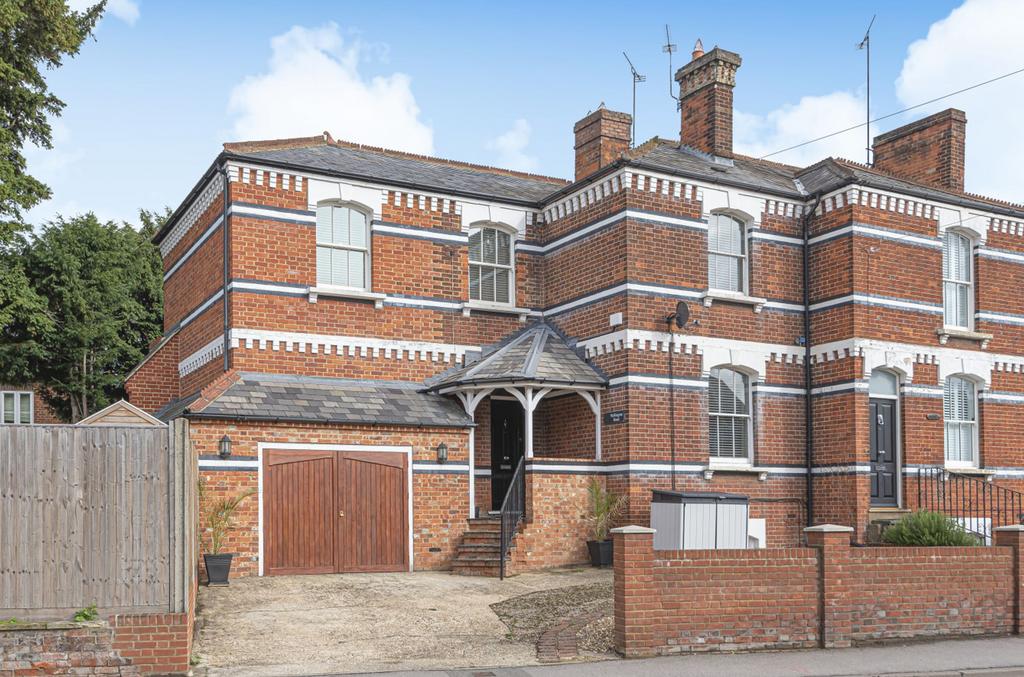 Wellington Road, Wokingham, RG40 4 bed semi-detached house - £725,000