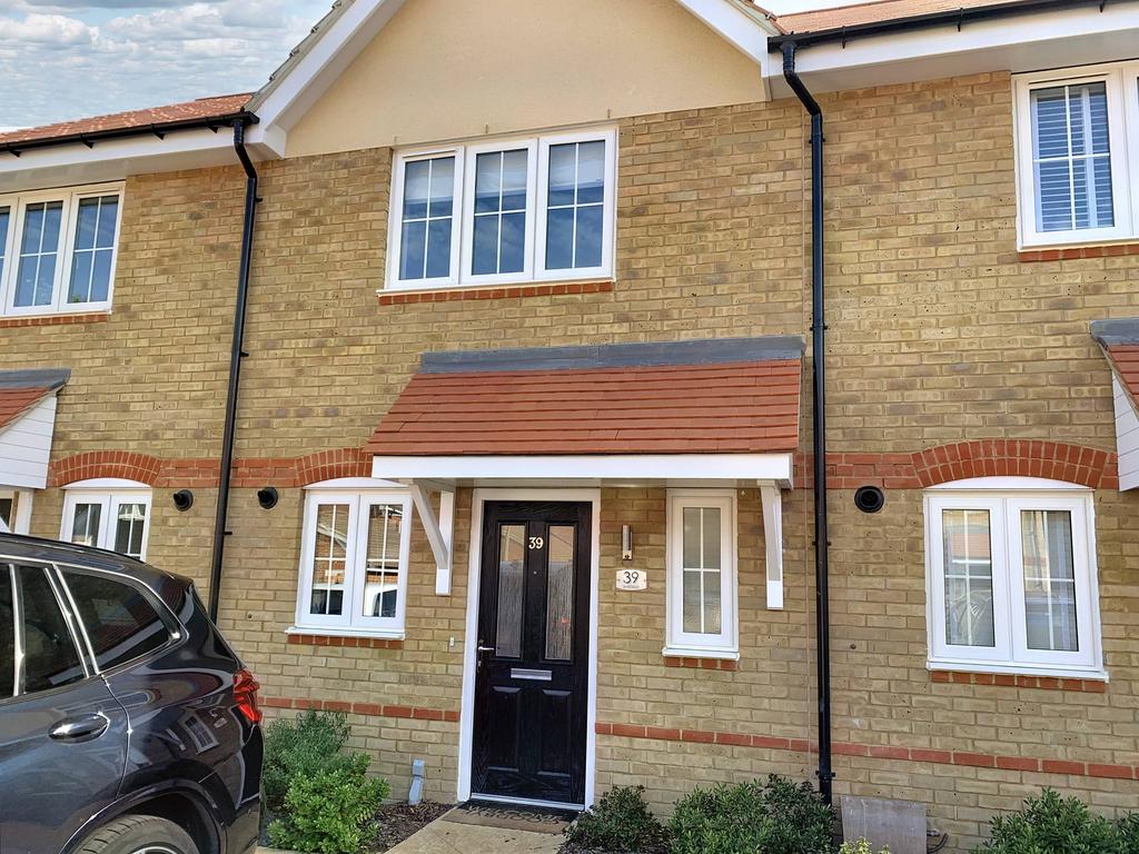 Urnfield, Yateley GU46 2 bed terraced house - £375,000
