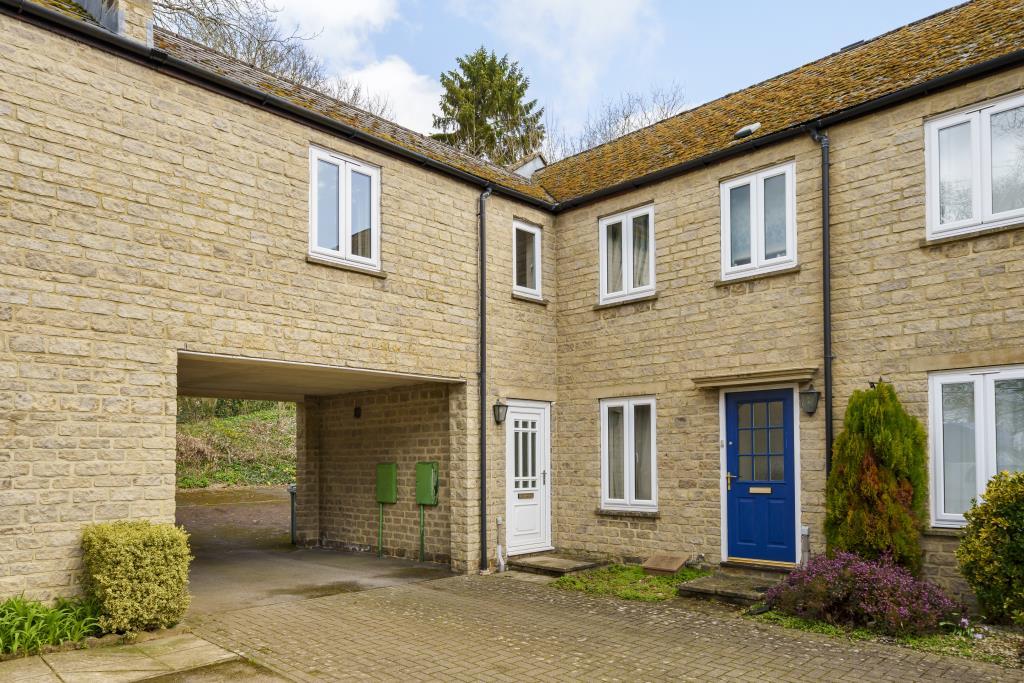 Chipping Norton, Oxfordshire, OX7 2 bed terraced house - £280,000