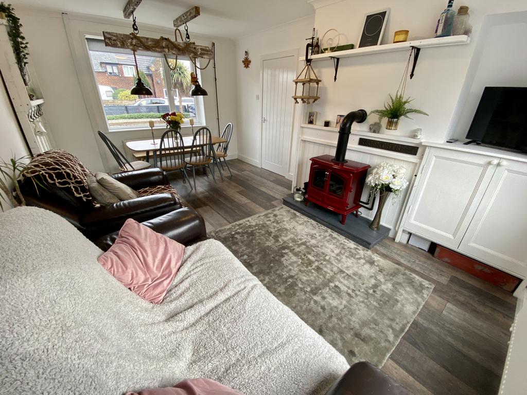 Shayfield Drive, Manchester 3 bed semi-detached house - £240,000