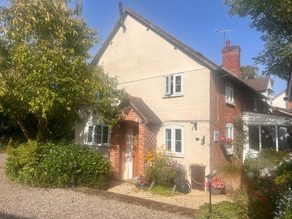 Ivington, Herefordshire, HR6 3 bed detached house for sale - £575,000