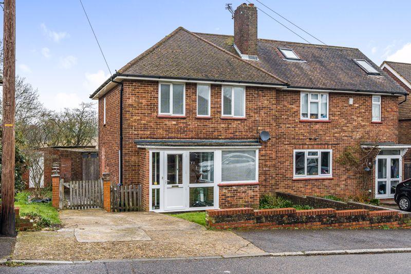 Maple Way, Coulsdon CR5 3 bed semi-detached house - £1,900 pcm (£438 pw)