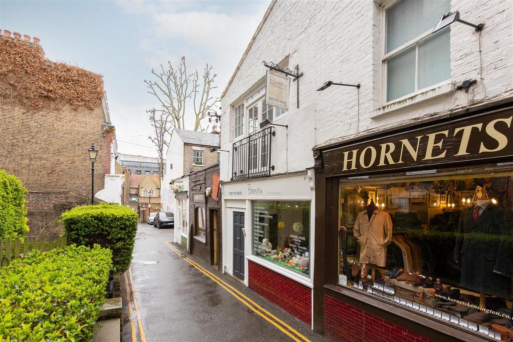 Kensington Church Walk Studio - £1,798 pcm (£415 pw)