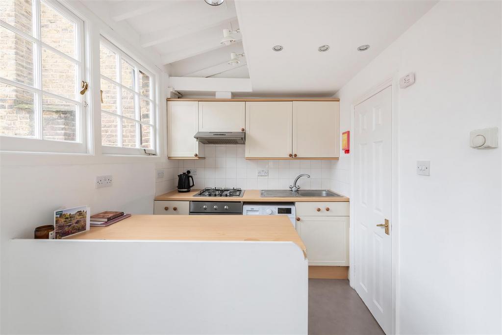 Kensington Church Walk Studio - £1,798 pcm (£415 pw)