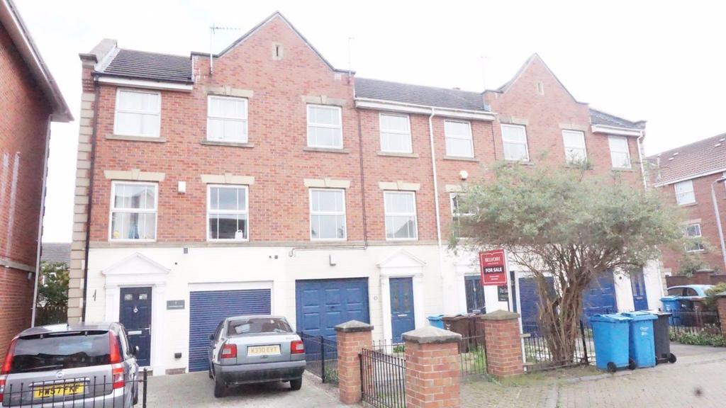 8 Lock Keepers Court, Victoria Dock... 3 bed terraced house - £825 pcm ...