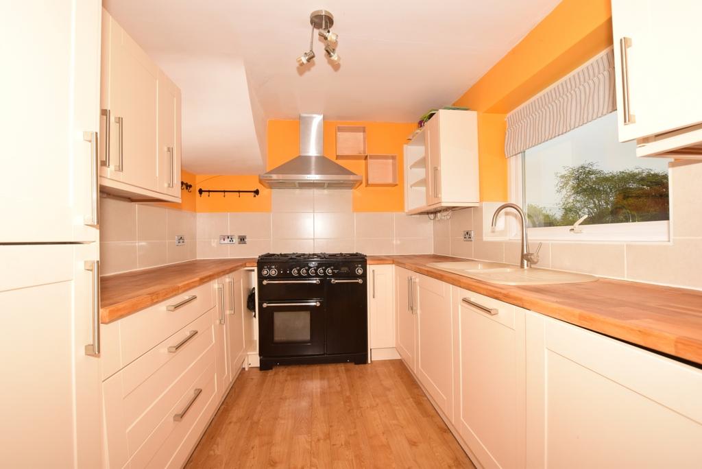 Millfield Manor Whitstable CT5 3 bed semi-detached house - £1,450 pcm ...