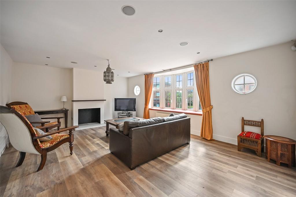 Marsh Road, Pinner, Middlesex, HA5 3 bed apartment - £2,000 pcm (£462 pw)