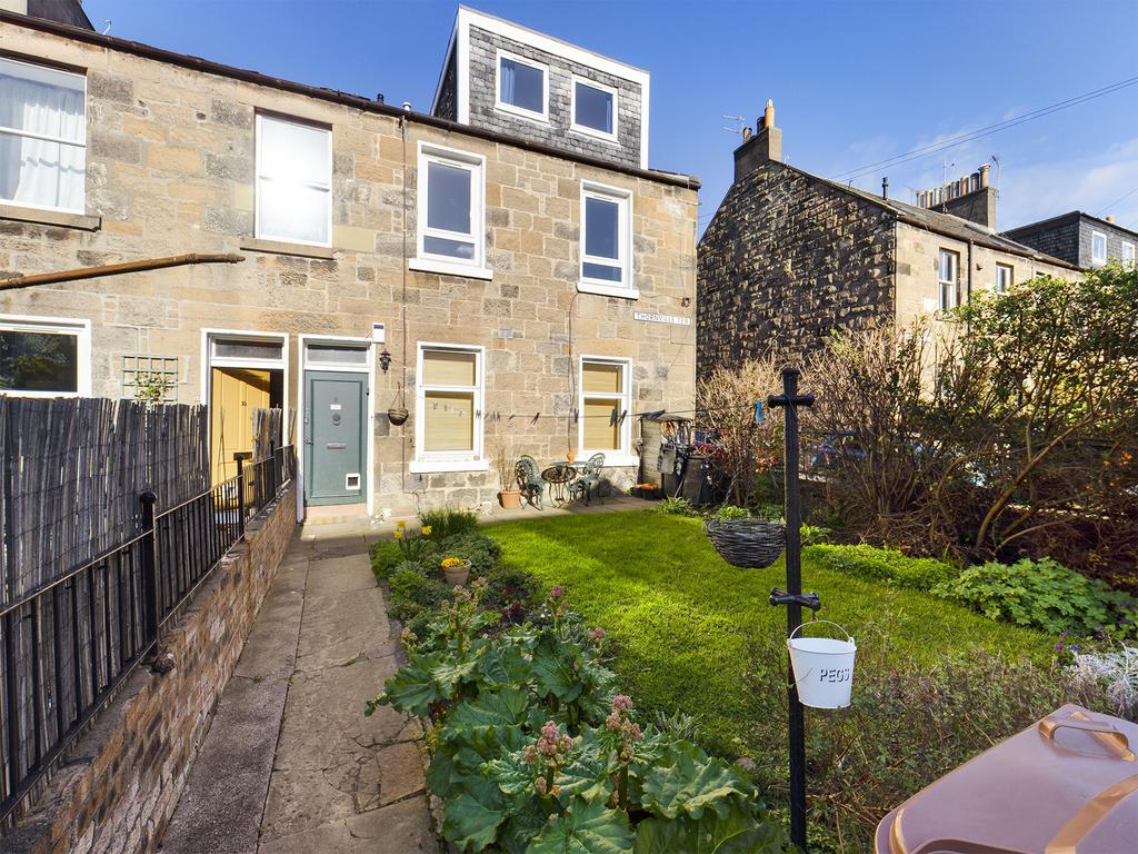Thornville Terrace, Leith, Edinburgh... 2 bed flat - £1,295 pcm (£299 pw)