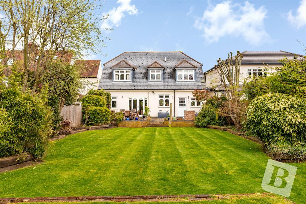 Doddinghurst Road, Brentwood, Essex... 5 bed detached house - £950,000