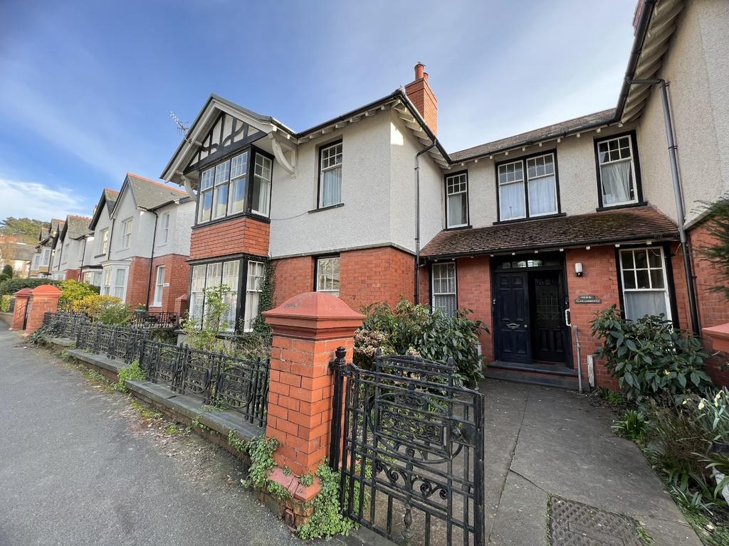 Caradoc Road, Aberystwyth SY23 3 bed flat for sale - £185,000