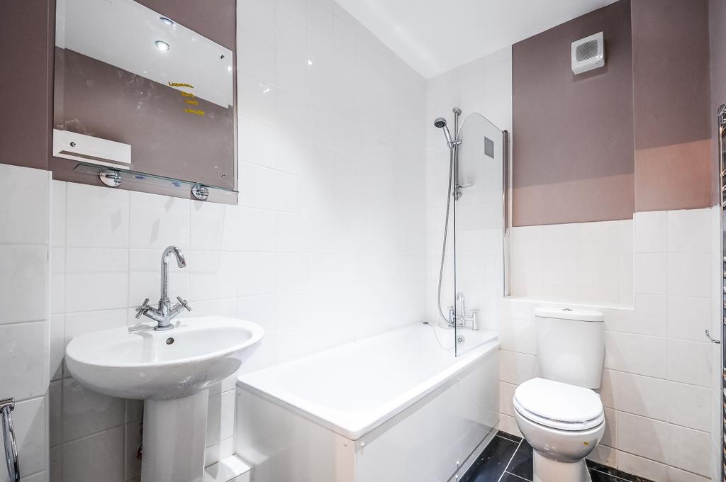 Brook Drive Kennington SE11 3 bed apartment - £2,800 pcm (£646 pw)