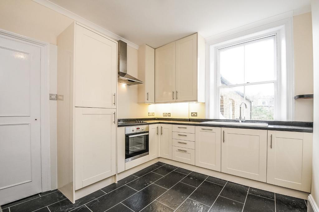 Brook Drive, Kennington, London, SE11 3 bed property - £3,100 pcm (£715 pw)