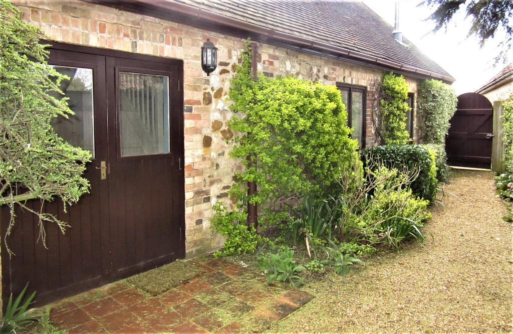 Lynn Road, Shouldham, PE33 1 bed flat - £1,000 pcm (£231 pw)