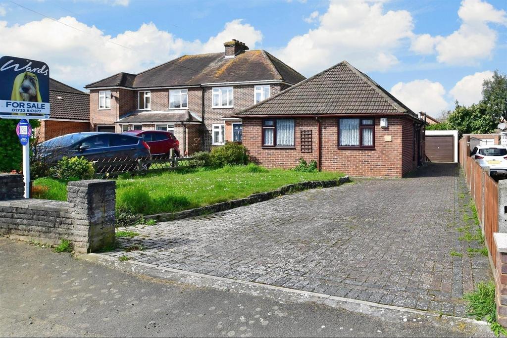 Lunsford Lane Larkfield Kent 2 Bed Detached Bungalow For Sale £425 000