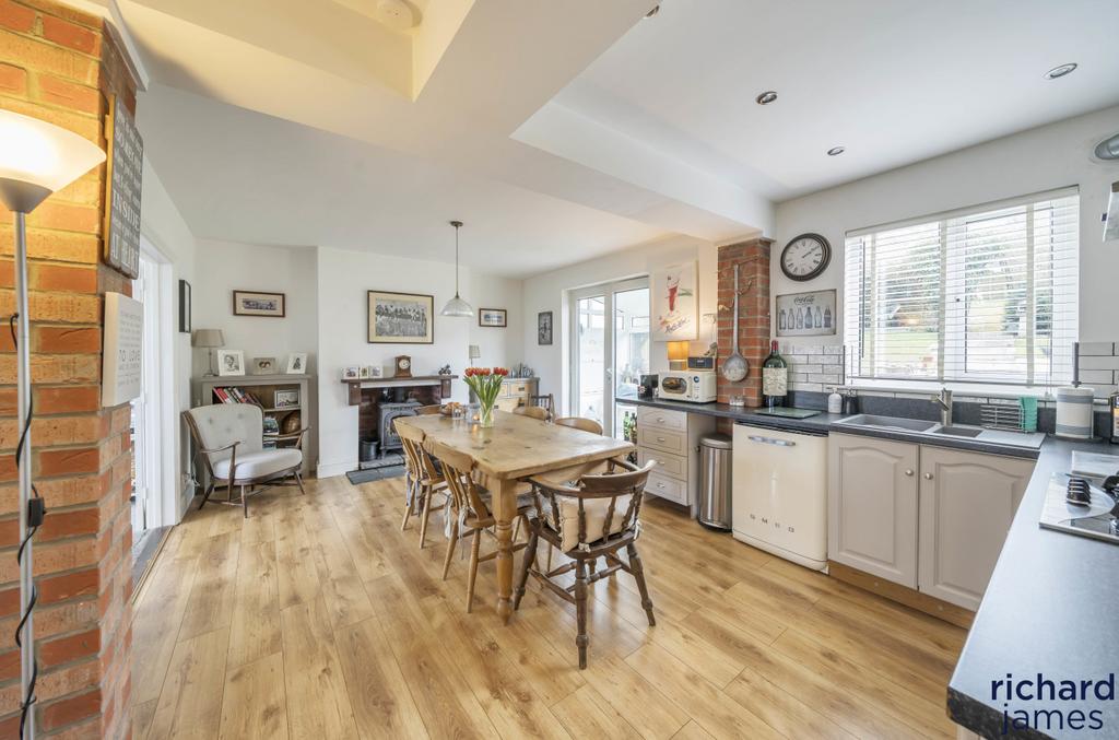 Noremarsh Road, Royal Wootton... 3 bed semi-detached house - £450,000