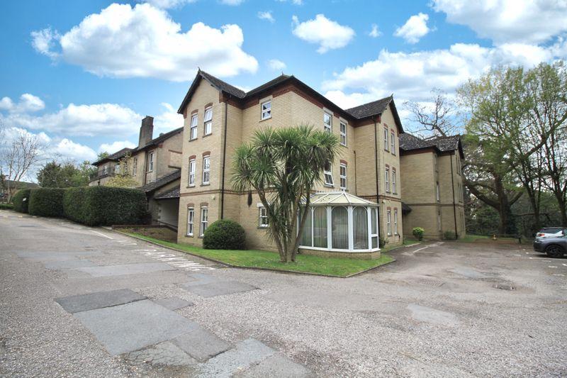 Deepdene, Southampton SO18 2 bed apartment - £210,000