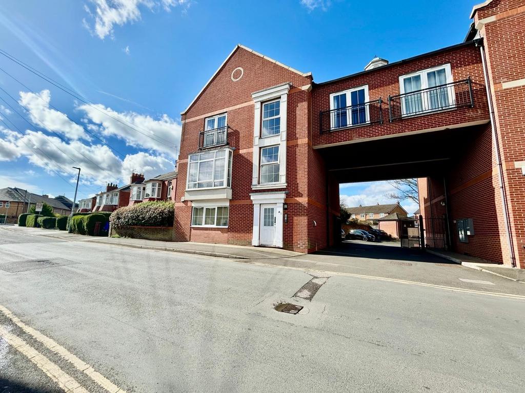 Mill Lane, Beverley, East Riding of... 2 bed flat - £650 pcm (£150 pw)