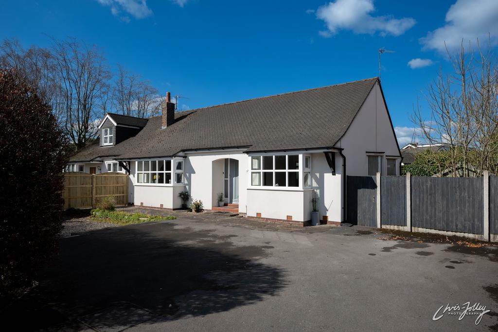 Chester Road Hazel Grove Stockport Sk7 6hf 2 Bed Semi Detached