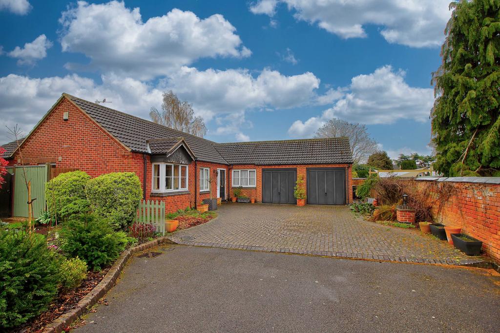 The Croft, Ravenstone, LE67 4 bed detached bungalow - £440,000