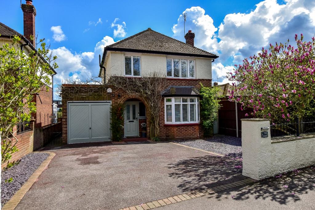Woodside Road, Watford, Herts, WD25 3 bed detached house - £800,000
