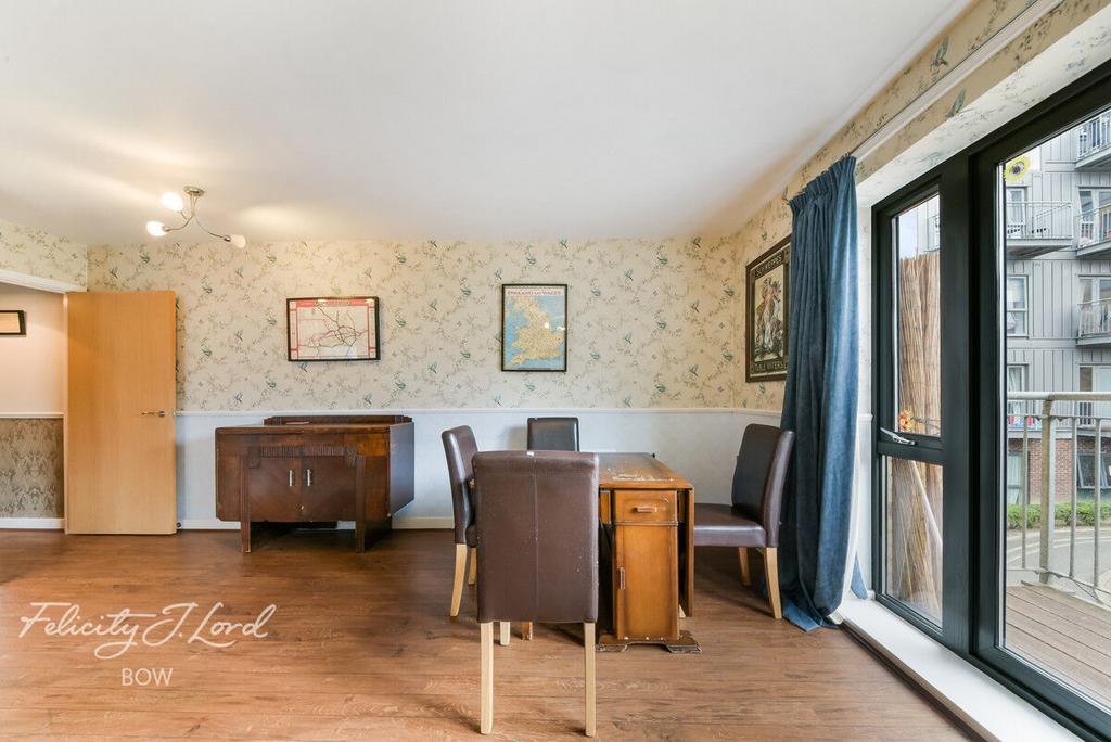 Thomas Fyre Drive, London, E3 2 bed apartment - £375,000