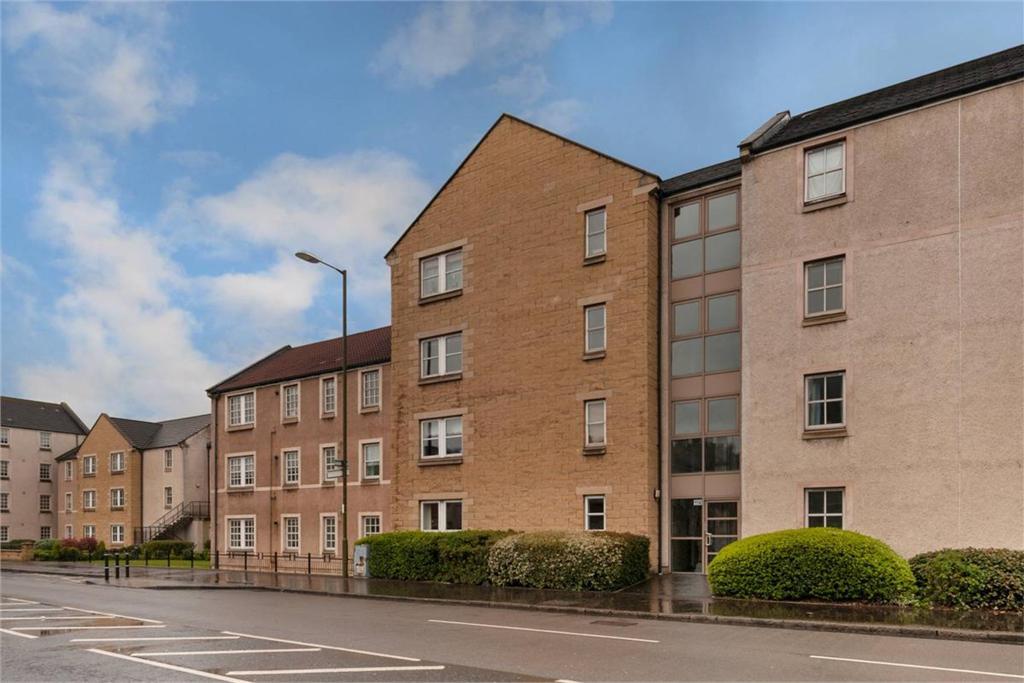 114, Lindsay Road, Edinburgh, EH6 4TU 2 bed flat - £1,275 pcm (£294 pw)