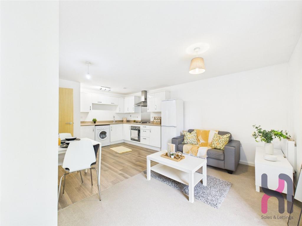 Spinner House, 1A Elmira Way... 2 bed flat - £1,250 pcm (£288 pw)