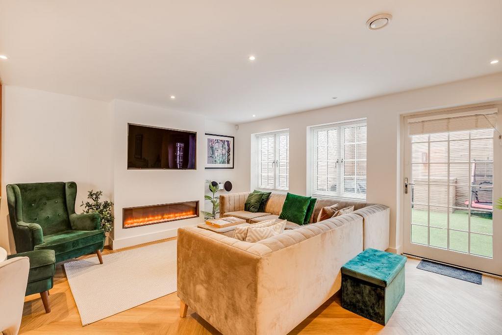 463 Upper Richmond Road, SW15 5FA 4 bed apartment - £1,200,000