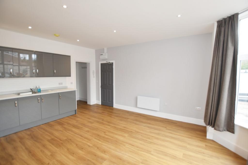 Alexandra Gardens, Nottingham... 1 bed ground floor flat - £795 pcm (£ ...