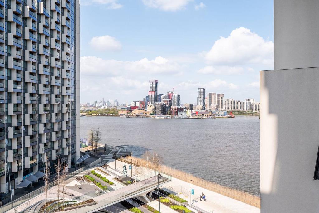 Upper Riverside, Cutter Lane... 2 bed flat - £725,000