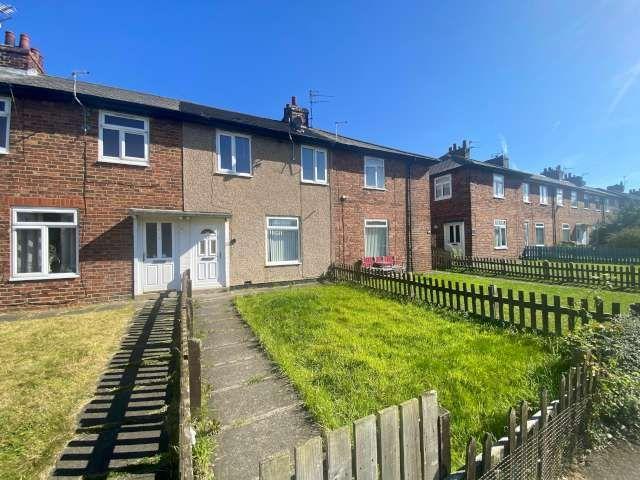 Britannia Place, Redcar, TS10 2 bed terraced house - £595 pcm (£137 pw)
