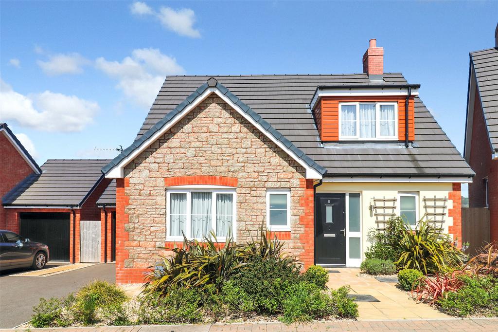 Monitor Close, South Molton, Devon, EX36 3 bed bungalow for sale - £425,000