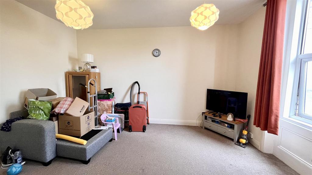 The Crescent, Boscombe 1 bed flat - £725 pcm (£167 pw)
