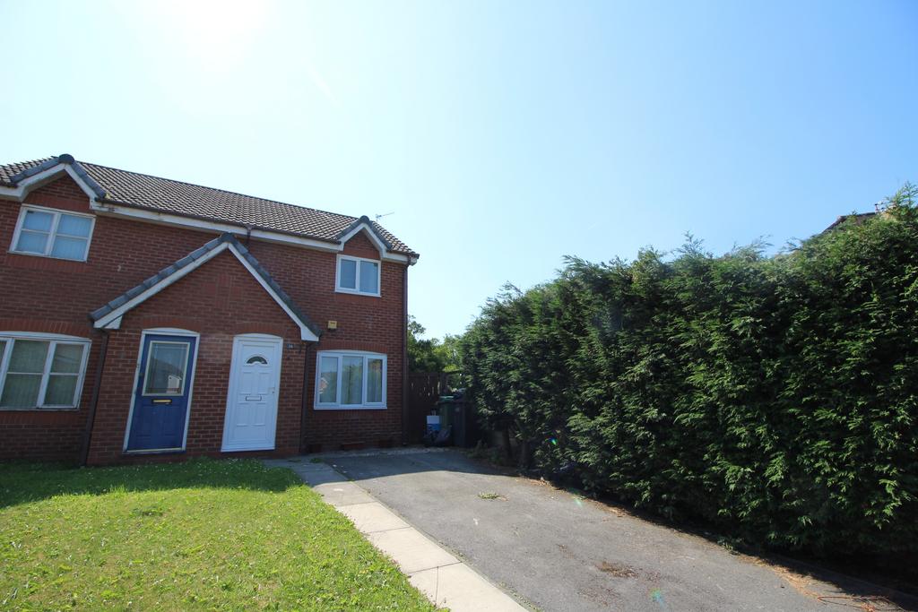 Hough Close, Oldham, OL8 2 bed semi-detached house - £800 pcm (£185 pw)