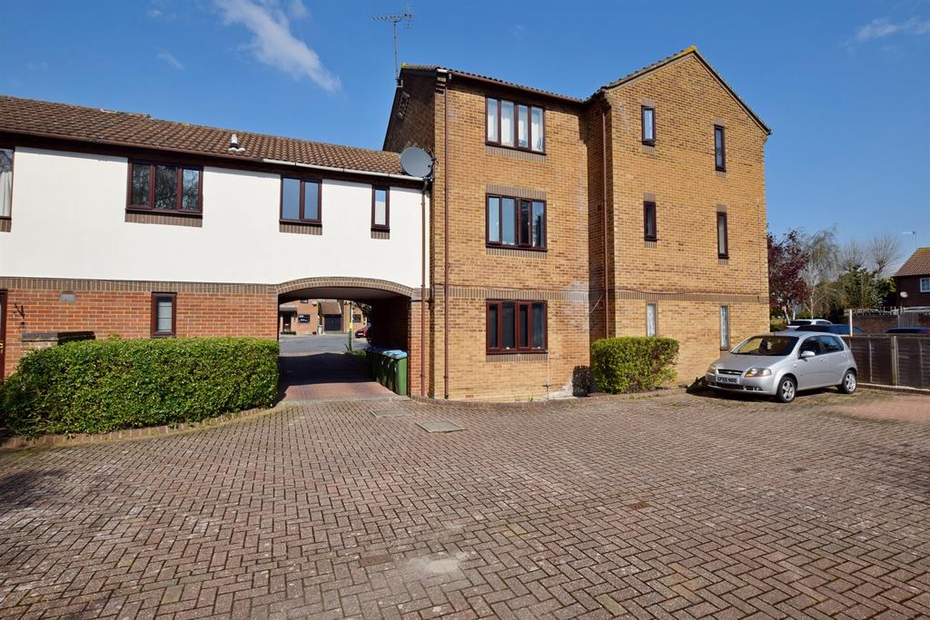 Warren Way, Barnham, PO22 Studio to rent - £695 pcm (£160 pw)