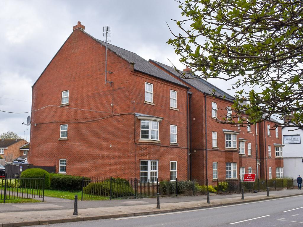 London Road, Laurel Place London... 2 bed apartment - £84,000