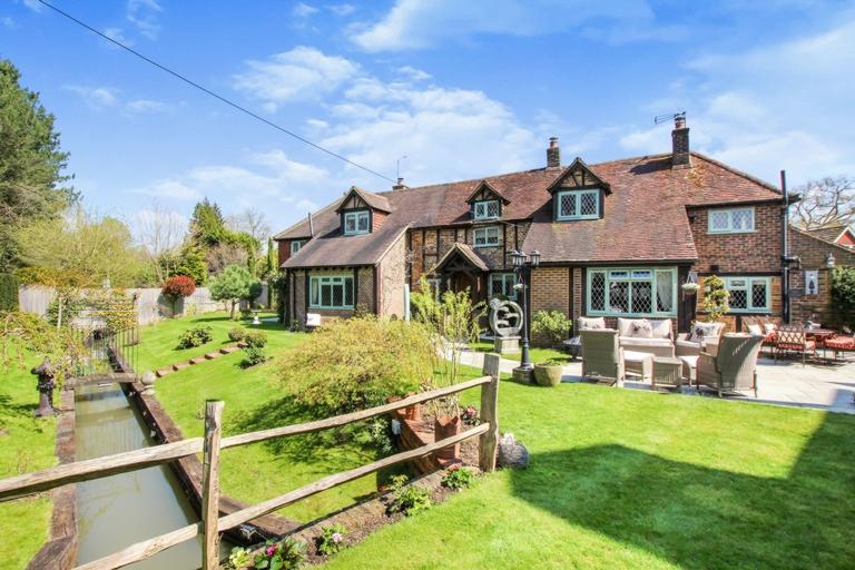 Rusper Road, Crawley, RH11 3 bed detached house - £900,000