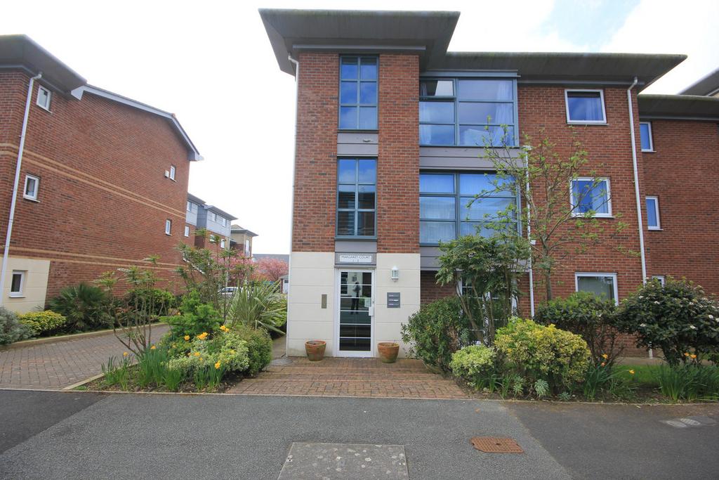 King Edward Avenue, Lytham St. Annes... 2 bed apartment - £995 pcm (£ ...