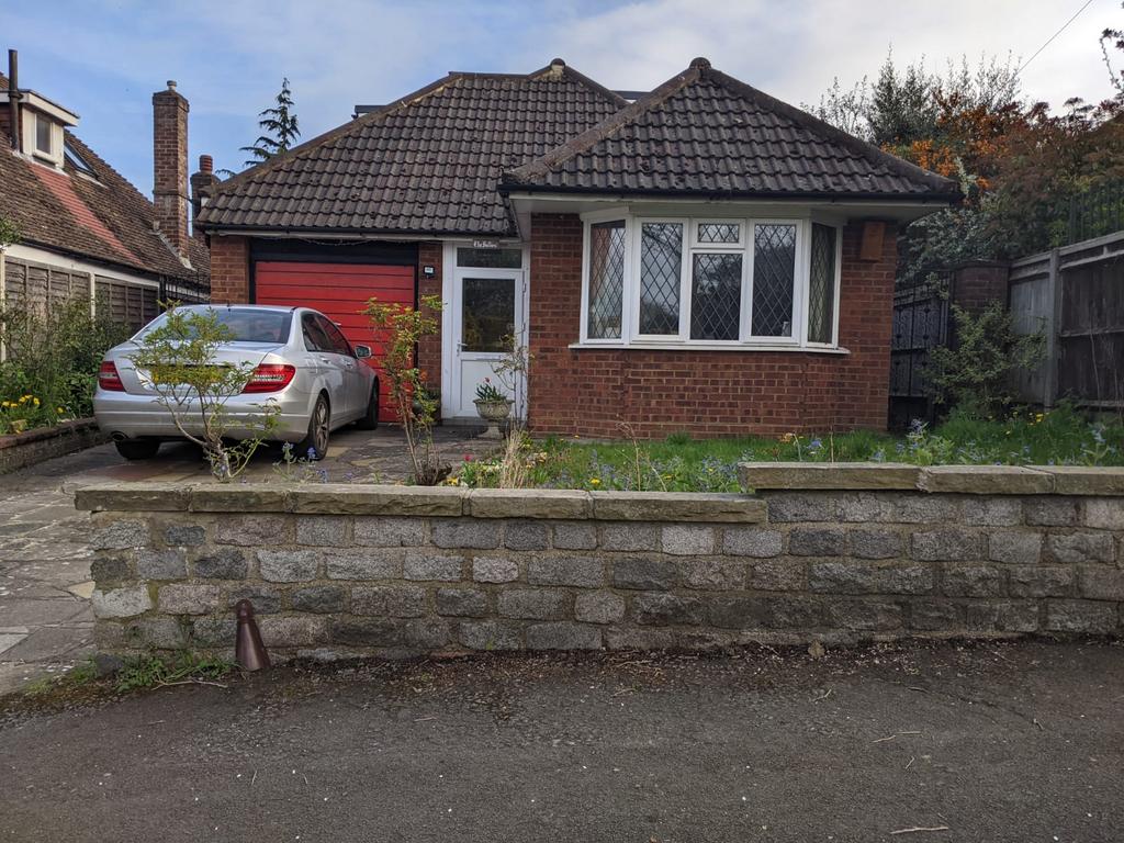 Farm Road, Sutton, Surrey, SM2 4 bed detached bungalow - £2,850 pcm (£ ...