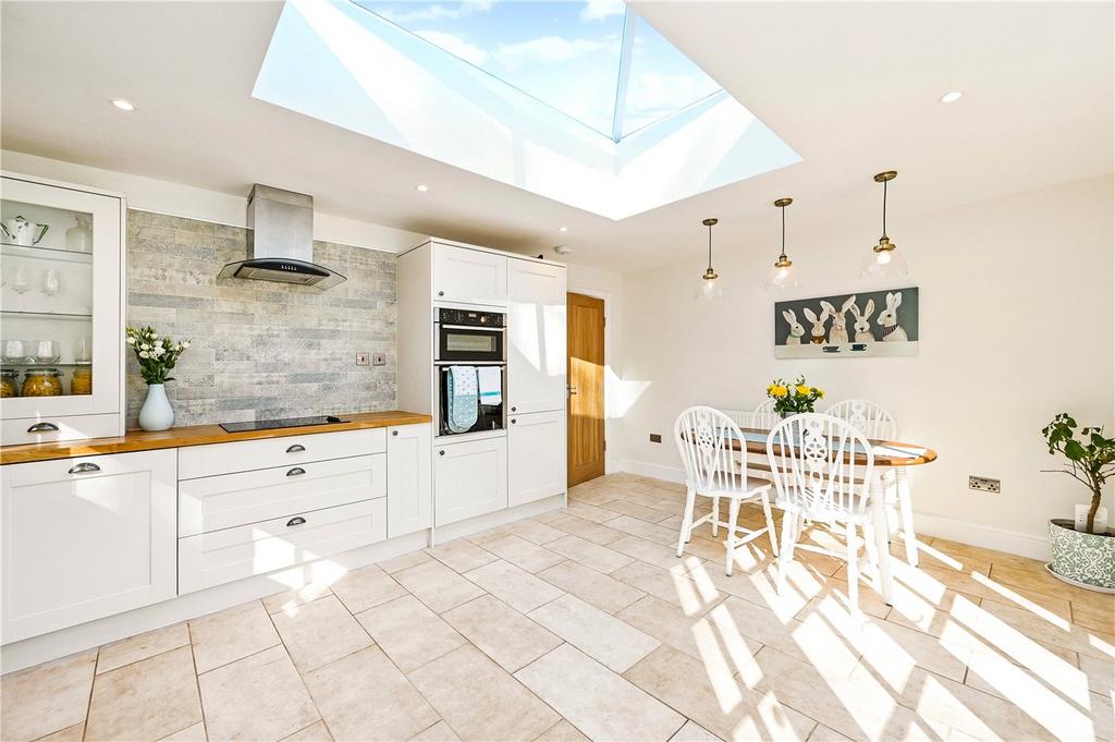 Froxfield, Petersfield, Hampshire, GU32 3 bed bungalow for sale - £850,000