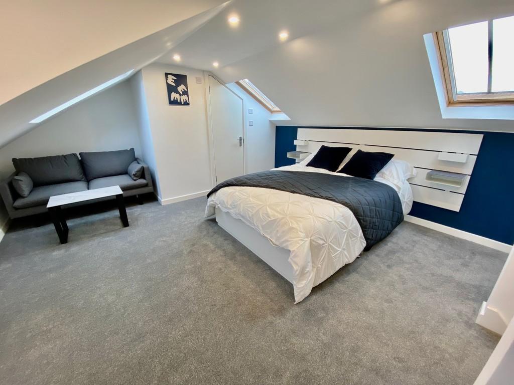 Russell Street, Reading 1 bed in a house share - £950 pcm (£219 pw)