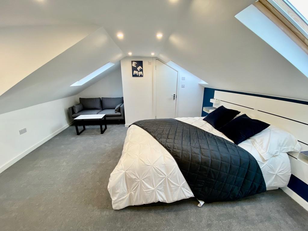 Russell Street, Reading 1 bed in a house share - £950 pcm (£219 pw)