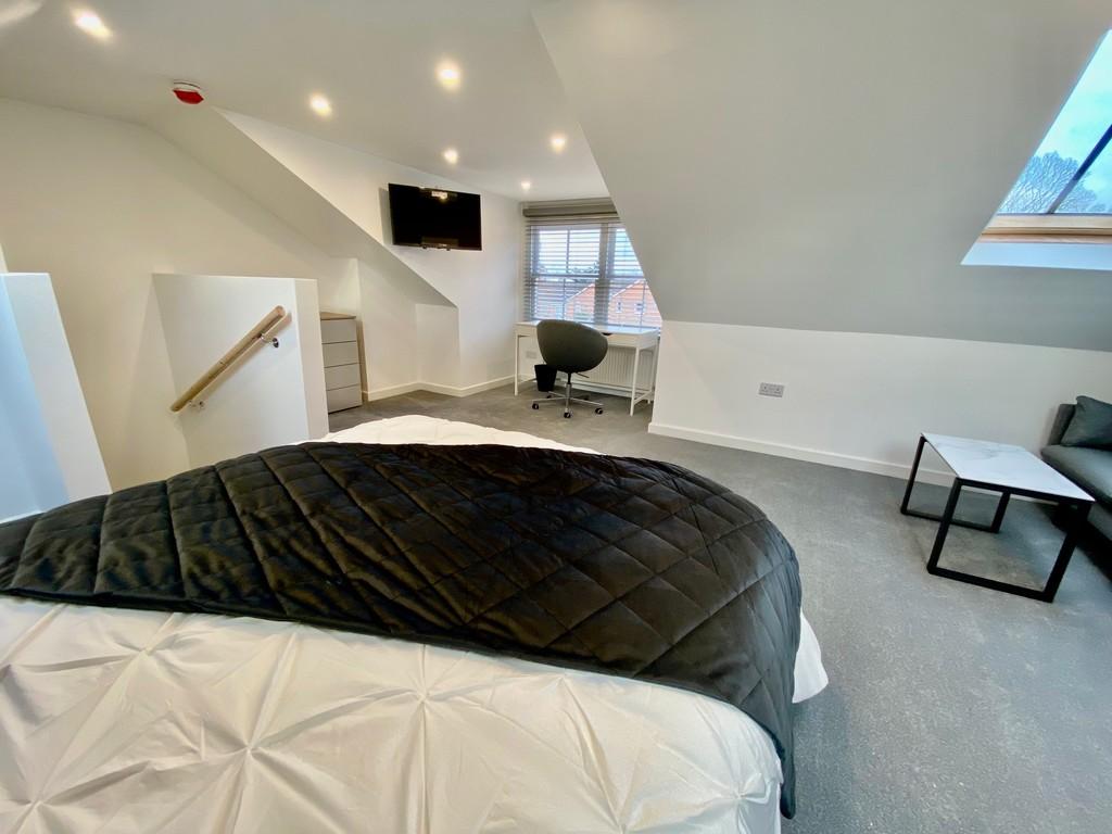 Russell Street, Reading 1 bed in a house share - £950 pcm (£219 pw)