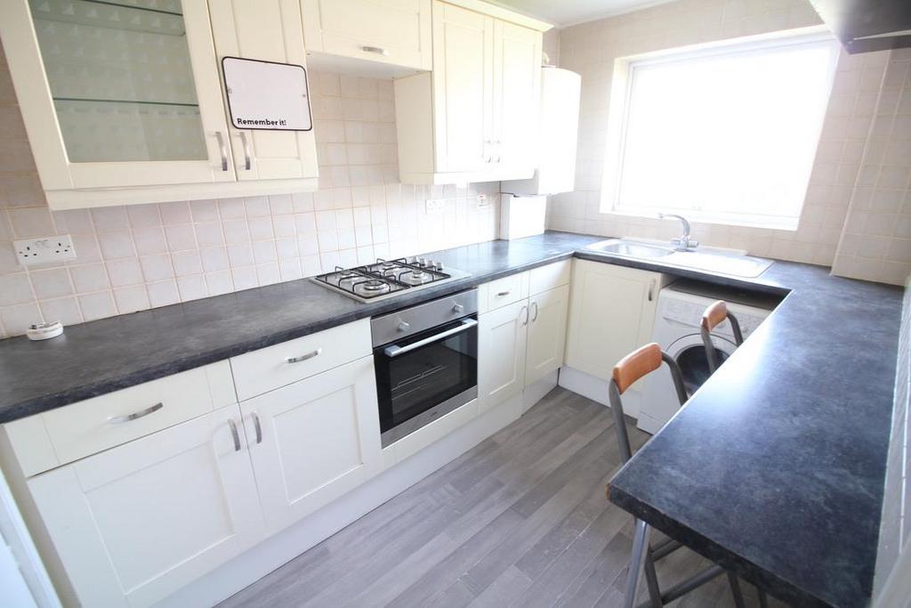 Makepeace Road, Northolt 1 bed flat - £1,100 pcm (£254 pw)