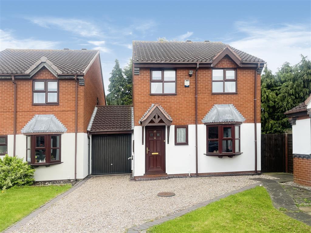 Galton Close, Birmingham 3 bed link detached house - £300,000