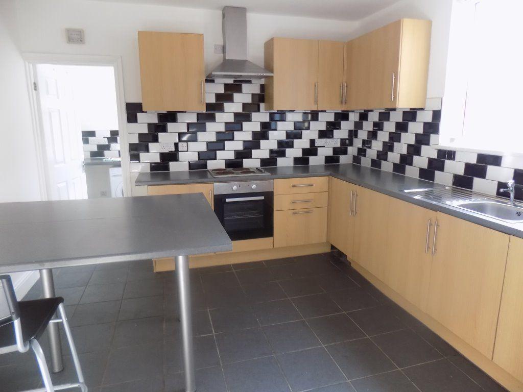 St Teilo Street, Pontardulais, SA4 3 bed house - £850 pcm (£196 pw)