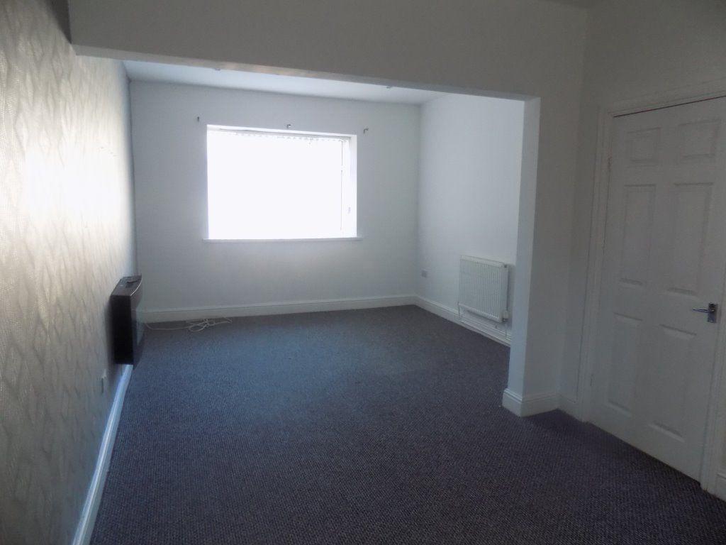 St Teilo Street, Pontardulais, SA4 3 bed house - £850 pcm (£196 pw)