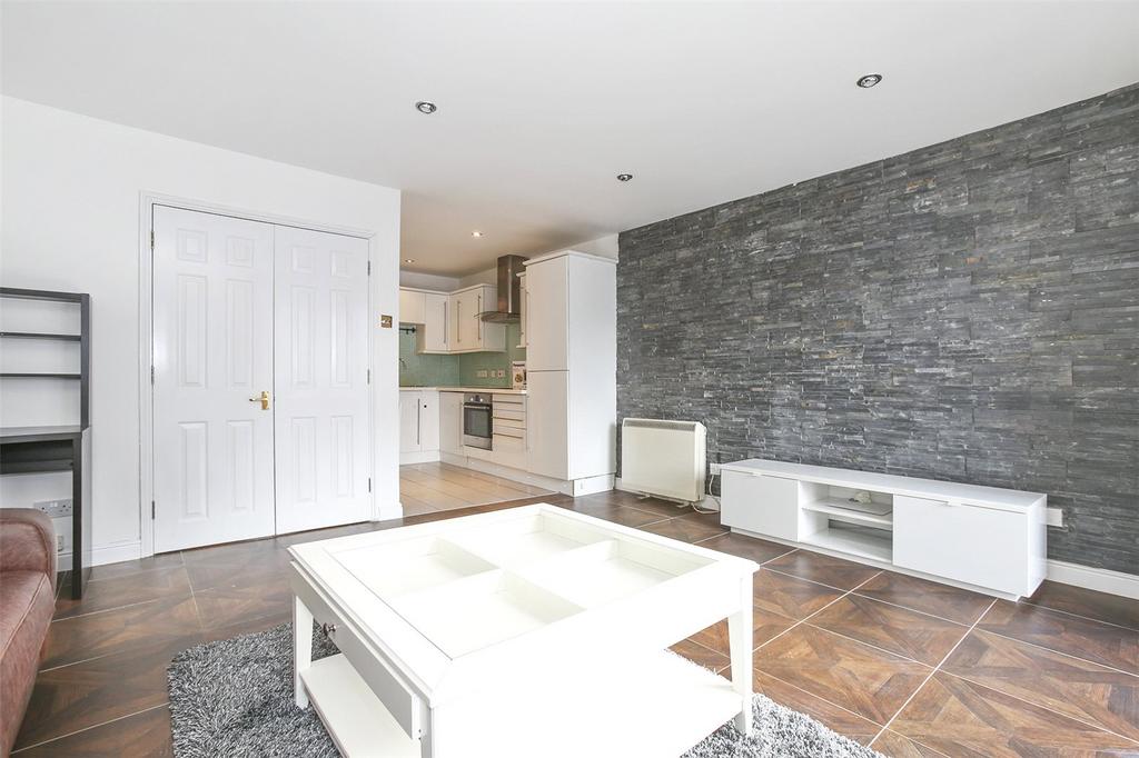 Fishguard Way, Royal Docks, London, E16 1 bed flat - £1,500 pcm (£346 pw)