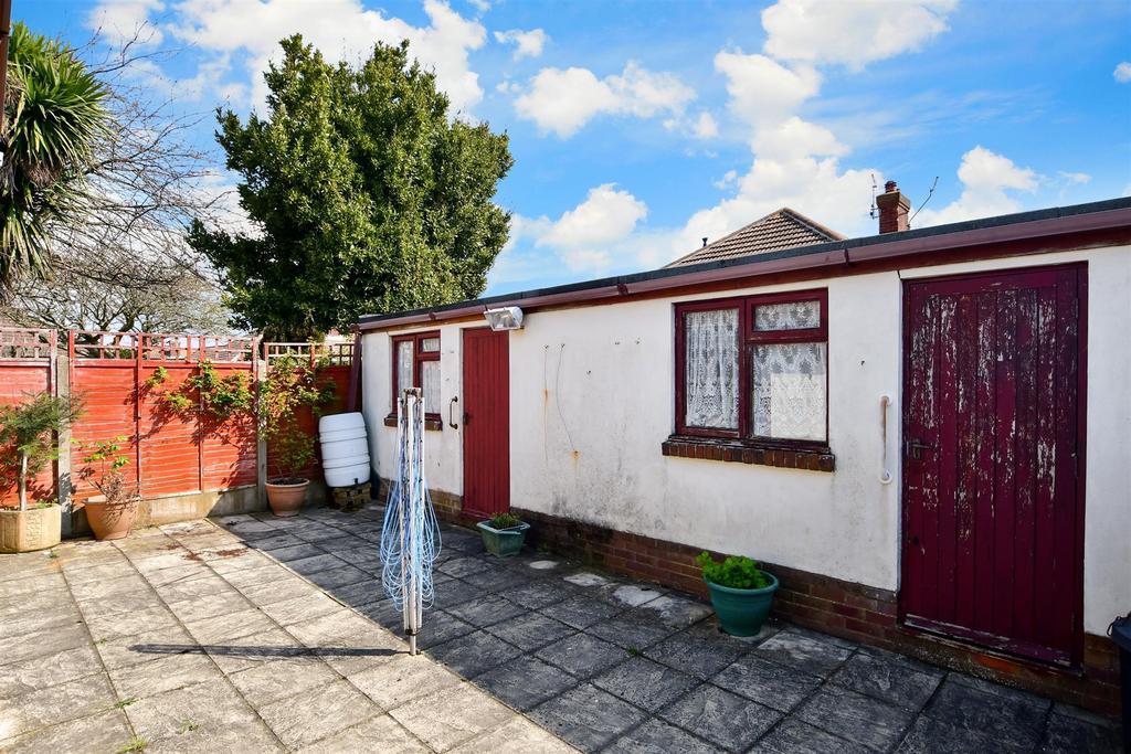Chiltern Close East Preston West 3 Bed Detached Bungalow £375 000